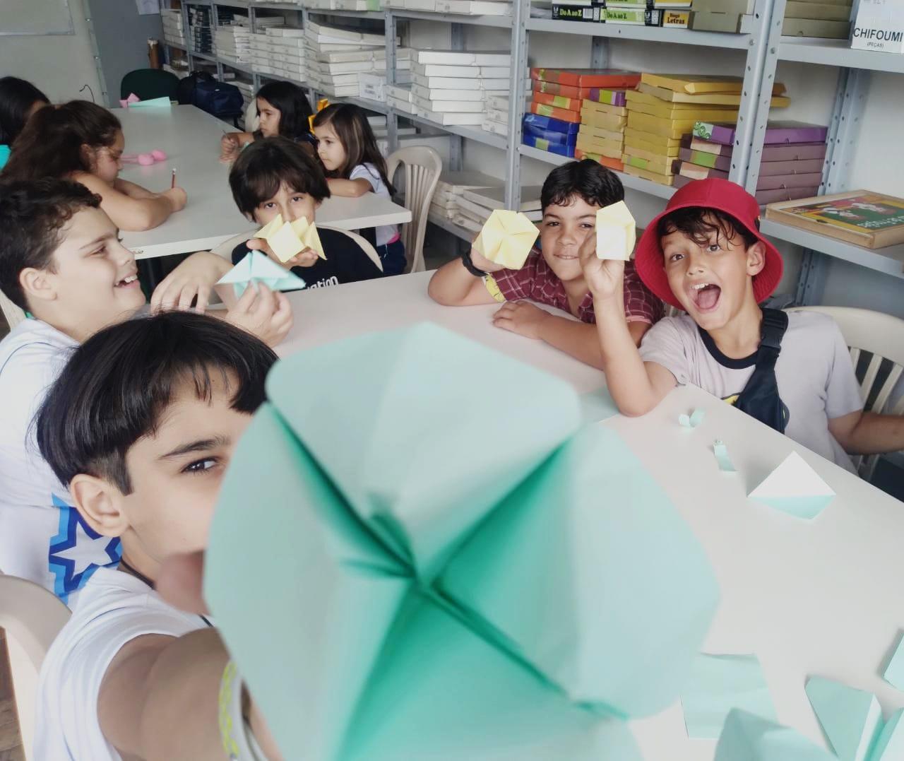 Origami “Abre e Fecha” - Escola "Professor Jairo Grossi"